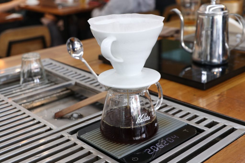 Yoshua Tanu Barista Kopi di St. Ali Jakarta yang Fashionable