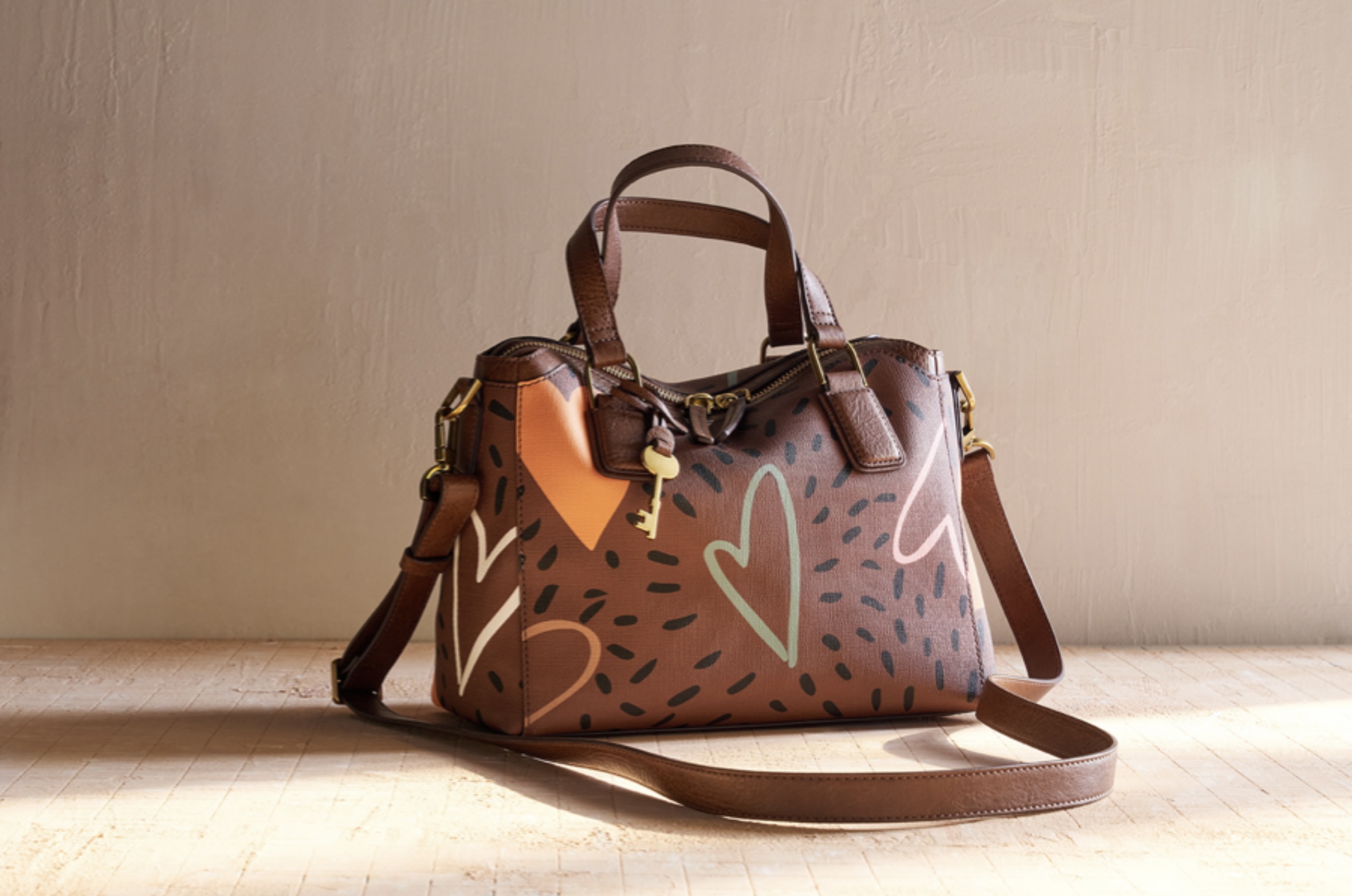 Tas Fossil Bentuk Hati di Bulan Penuh Cinta - Urban Icon Magazine